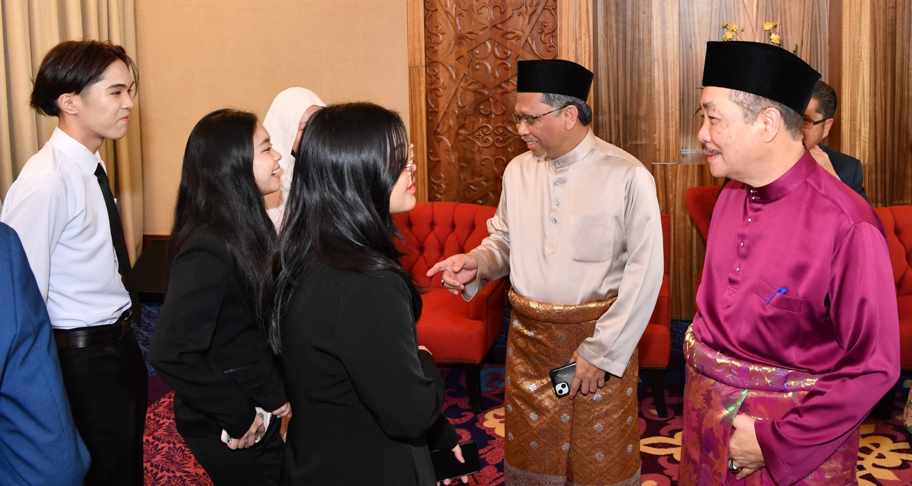 Sabah CM Commends Outstanding PETRONAS Education Sponsorship Recipients ...